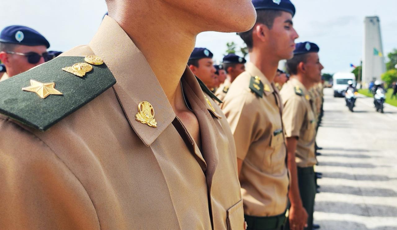 Entrada dos novos cadetes pelo Portão Monumental da AMAN - Notícias ...