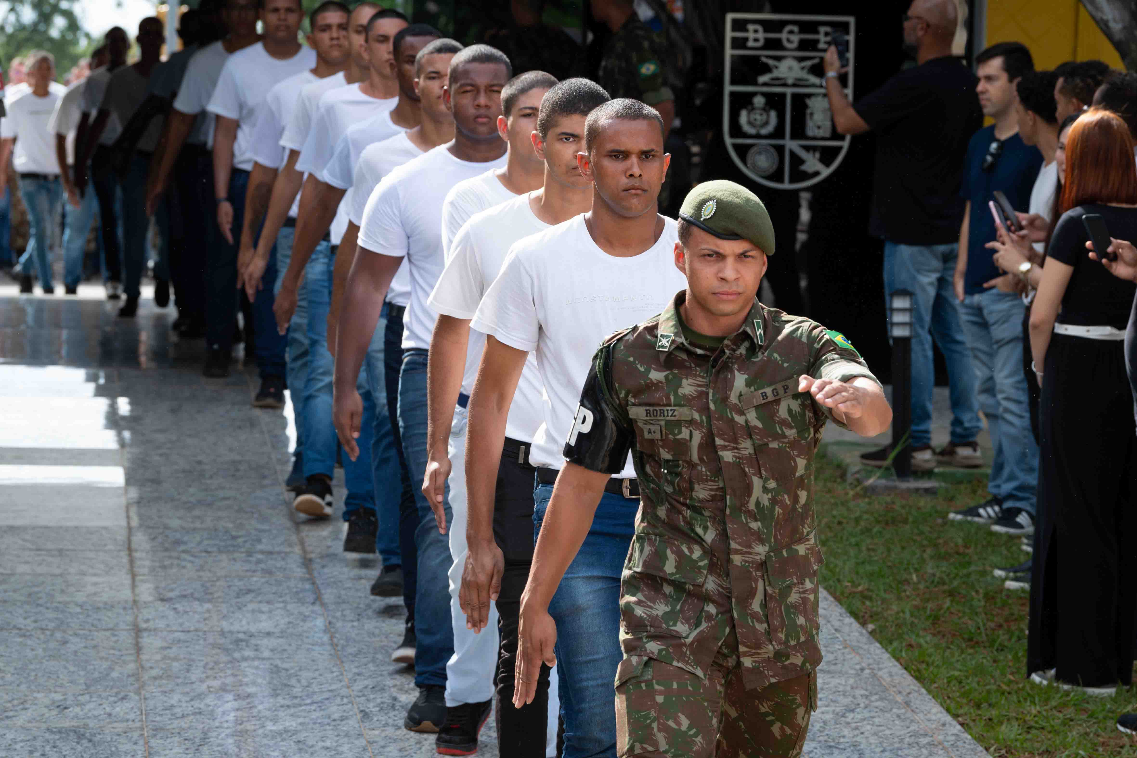 Comandante do Exército fala aos novos soldados em Brasília - Notícias ...
