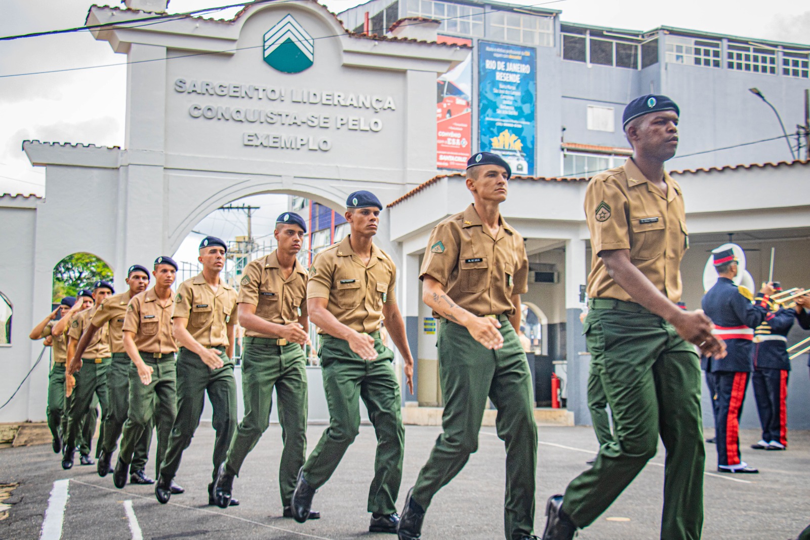 Escolas de Formação de Sargentos realizam entrega do Sabre Sargento Max ...