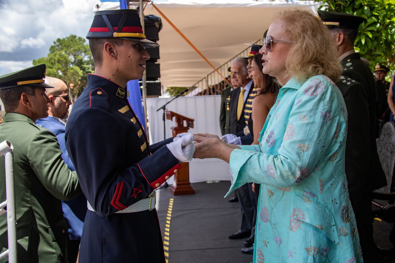 Escolas de Formação de Sargentos realizam entrega do Sabre Sargento Max ...