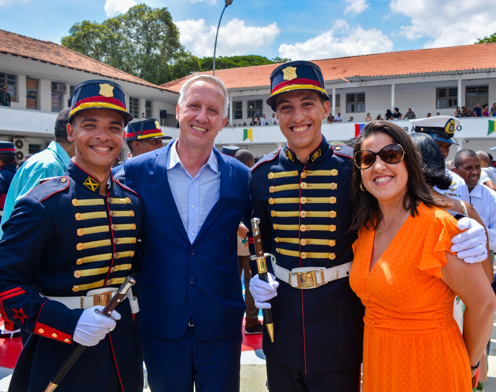 Escolas de Formação de Sargentos realizam entrega do Sabre Sargento Max ...