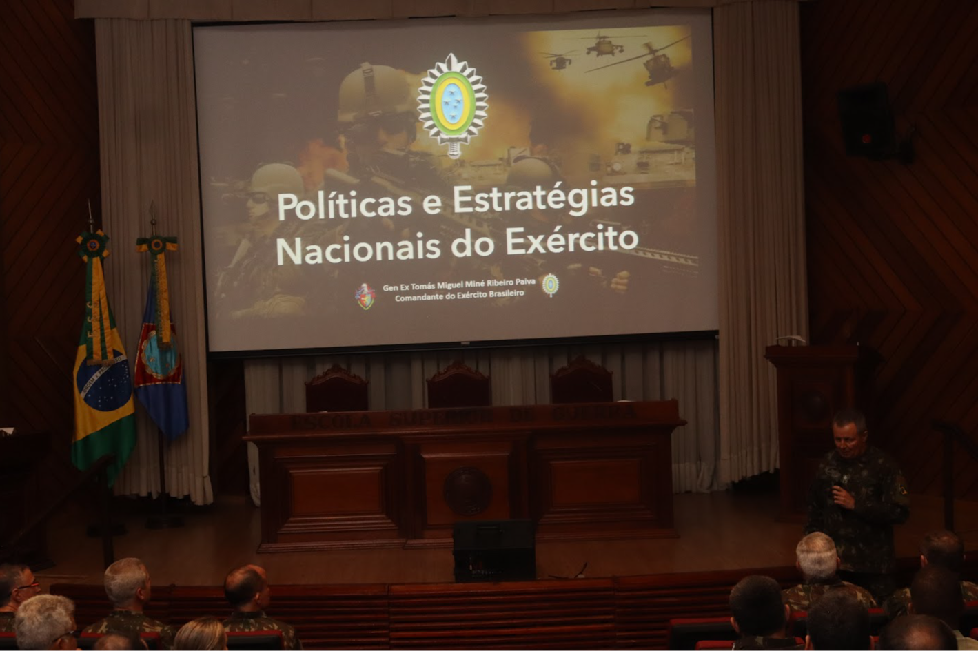 Comandante do Exército participa de Aula Magna do Curso Superior de ...