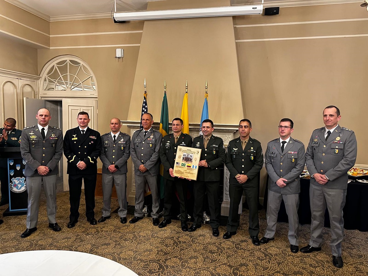 Sargentos brasileiros são destaque em curso nos Estados Unidos ...