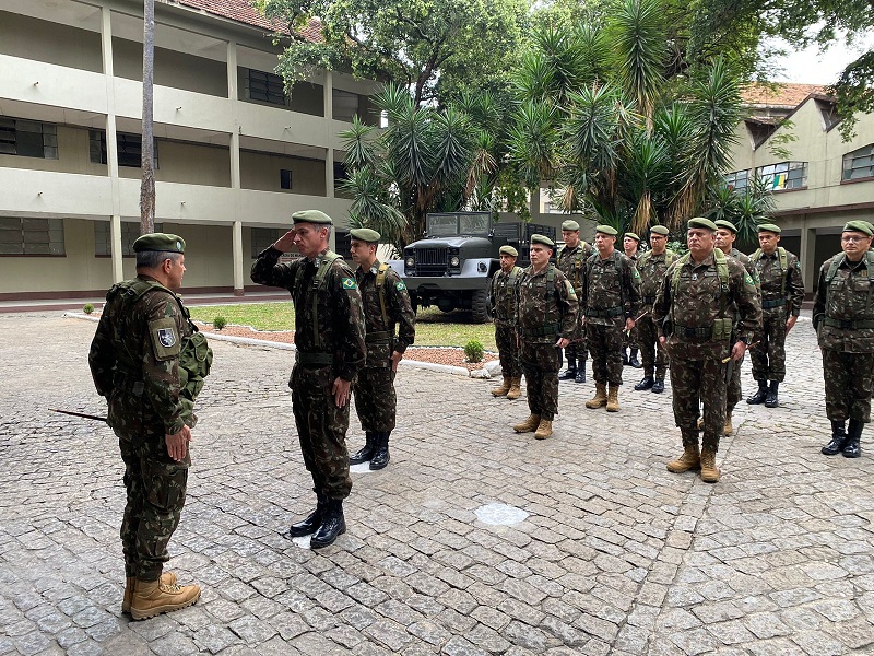 Comandante do Exército inspeciona Depósito de Suprimento e ...