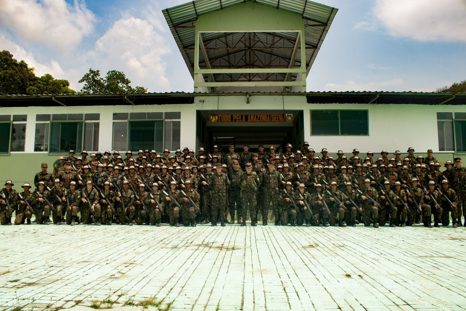 Comandante do Exército acompanha instrução a cadetes da AMAN em Base de ...